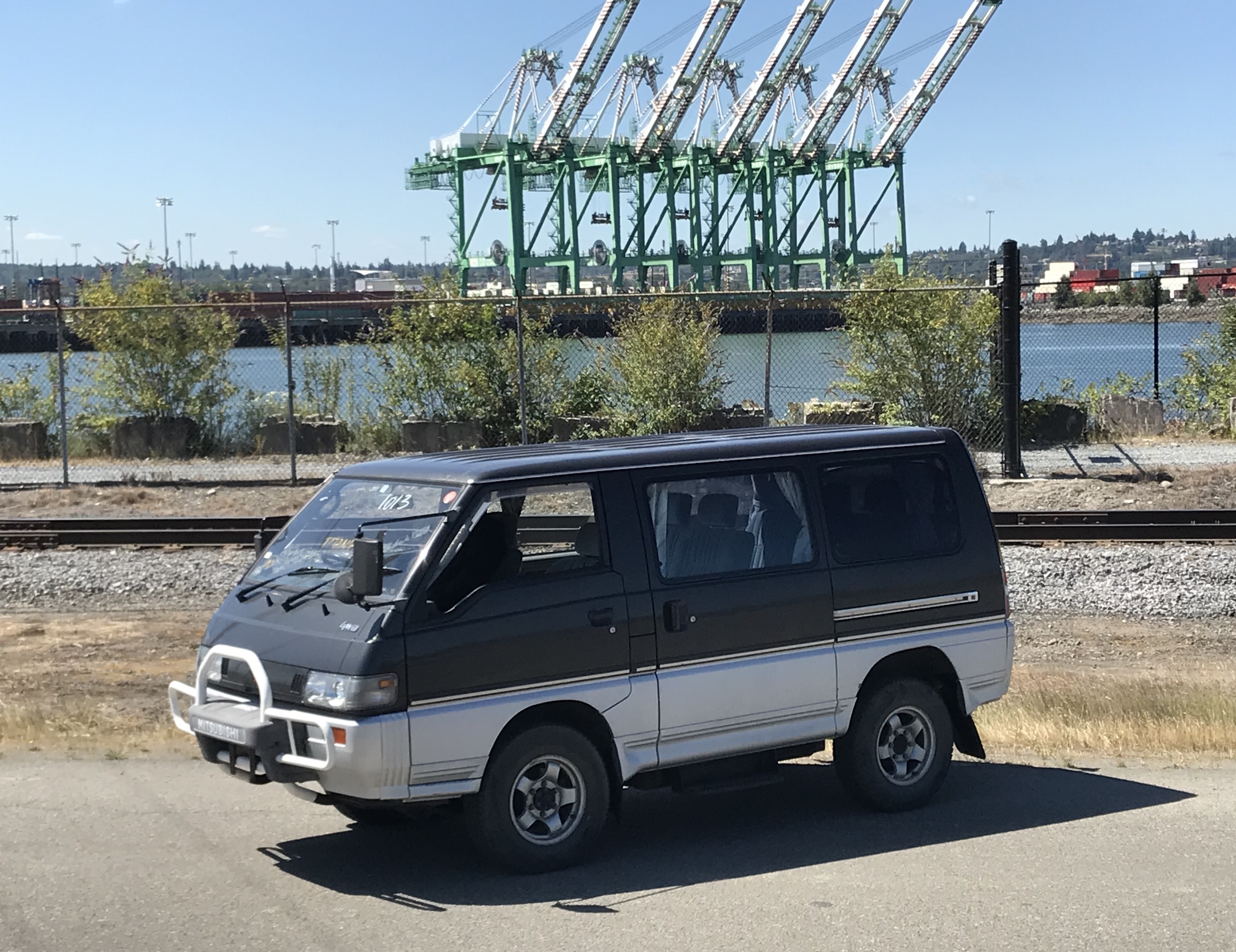 1992 Mitsubishi Delica 4WD 5-speed / gasoline | AdamsGarage - SODO-MOTO