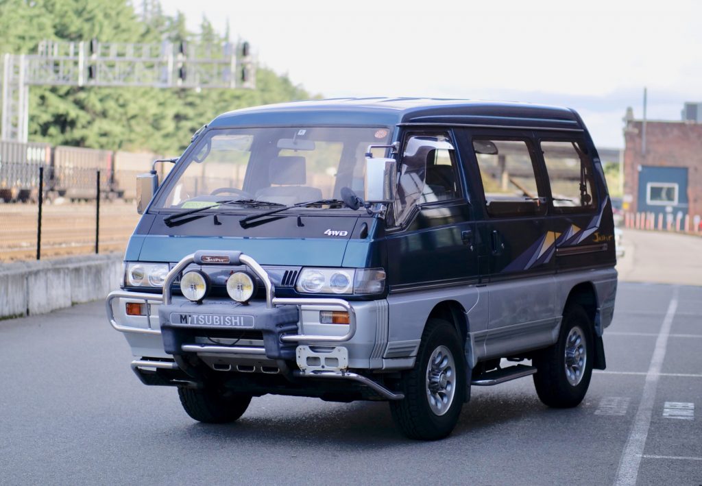 1993 Mitsubishi Delica high-roof 4x4 - AdamsGarage - SODO-MOTO