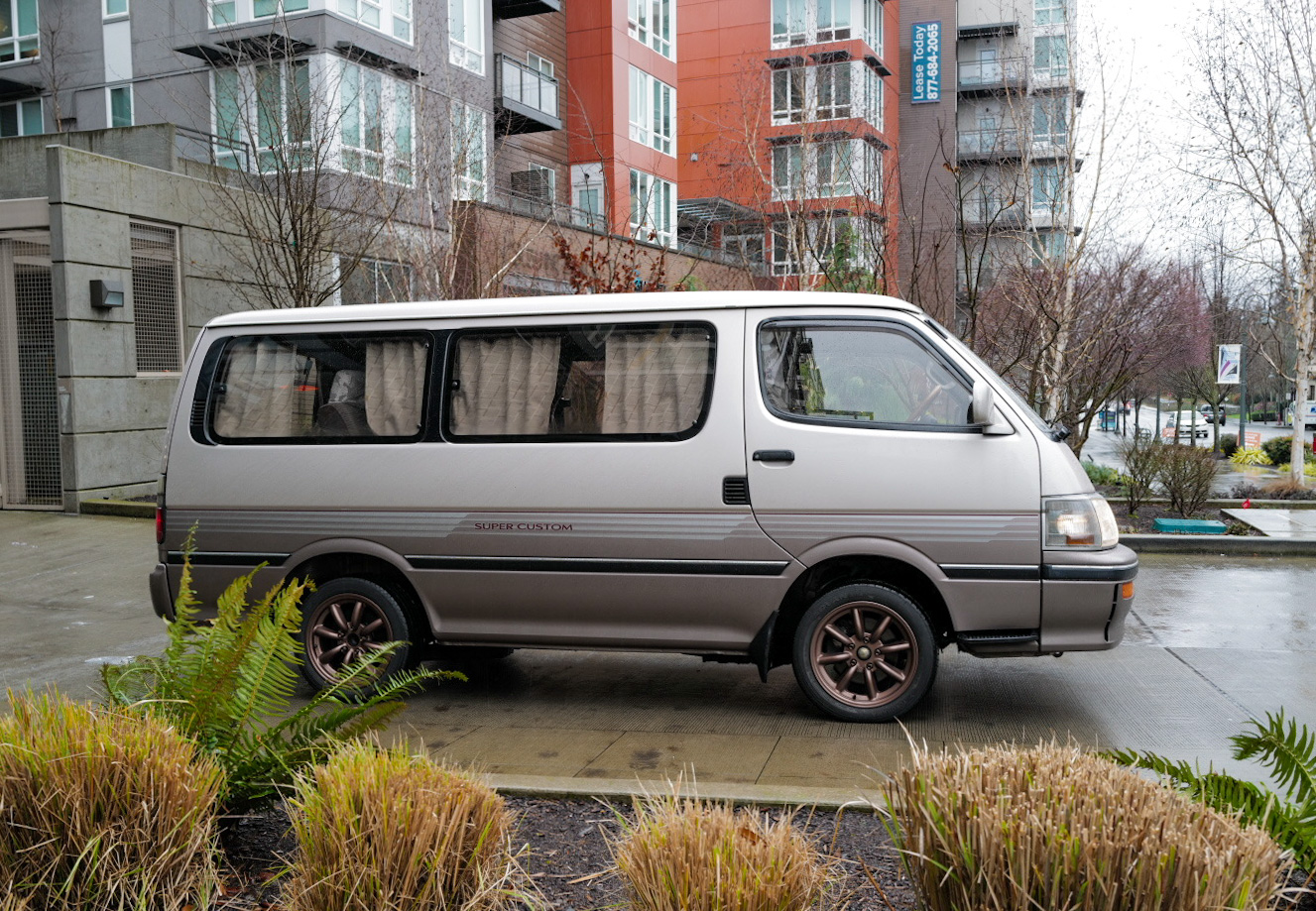 1994 Toyota HiAce Super Custom 2WD | AdamsGarage - SODO-MOTO