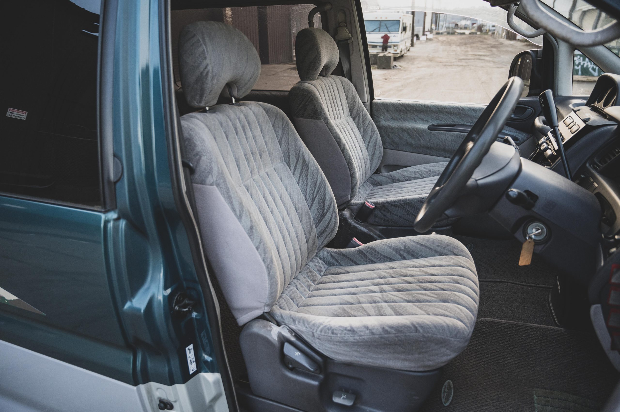 1995 Mitsubishi Delica Exceed L400 4x4 | AdamsGarage - SODO-MOTO