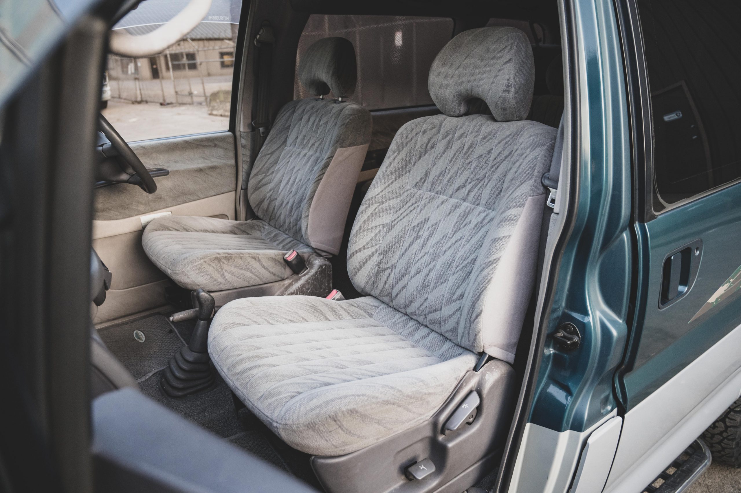 1995 Mitsubishi Delica Exceed L400 4x4 | AdamsGarage - SODO-MOTO