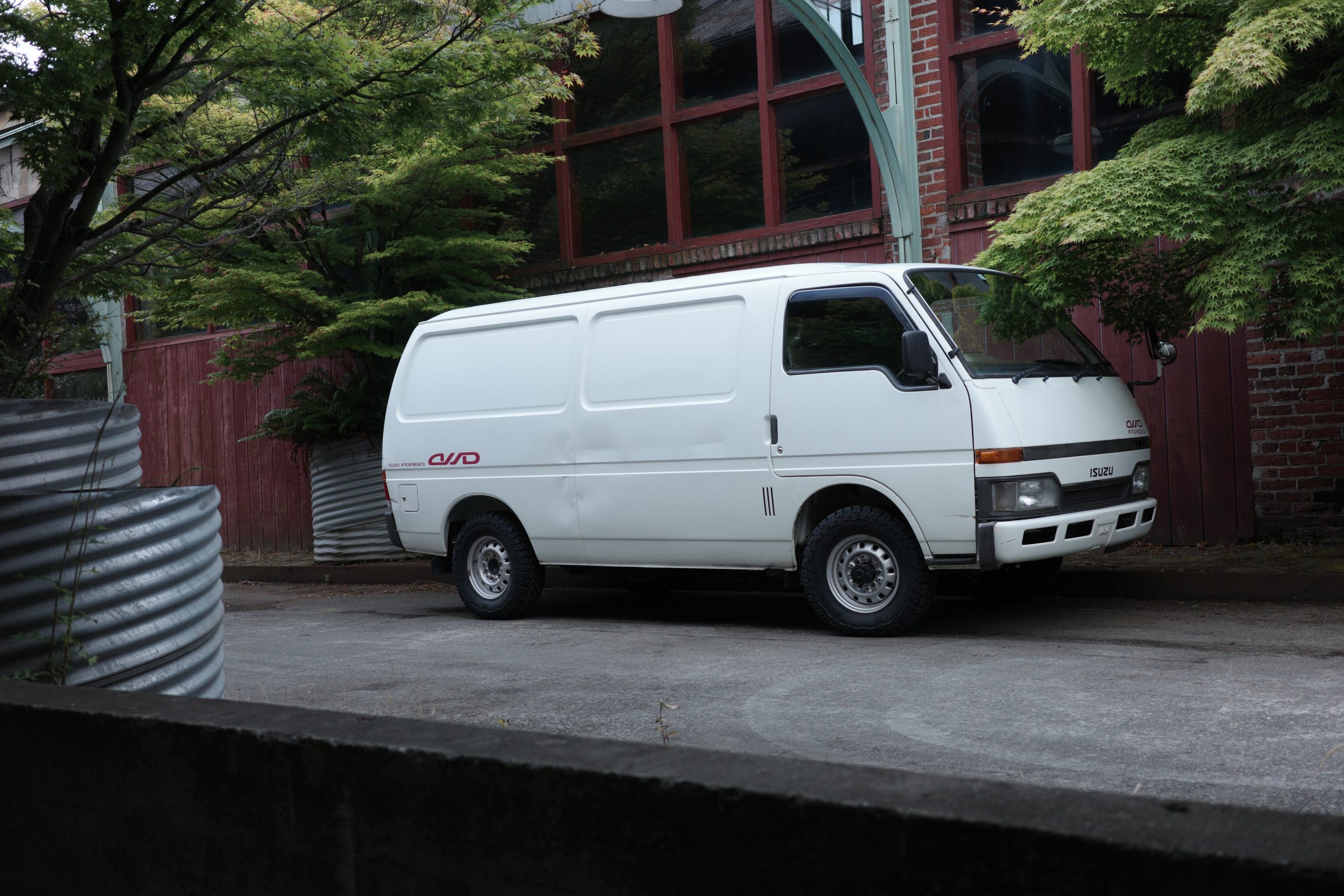 1995 Isuzu Fargo 4X4 cargo-van | AdamsGarage - SODO-MOTO