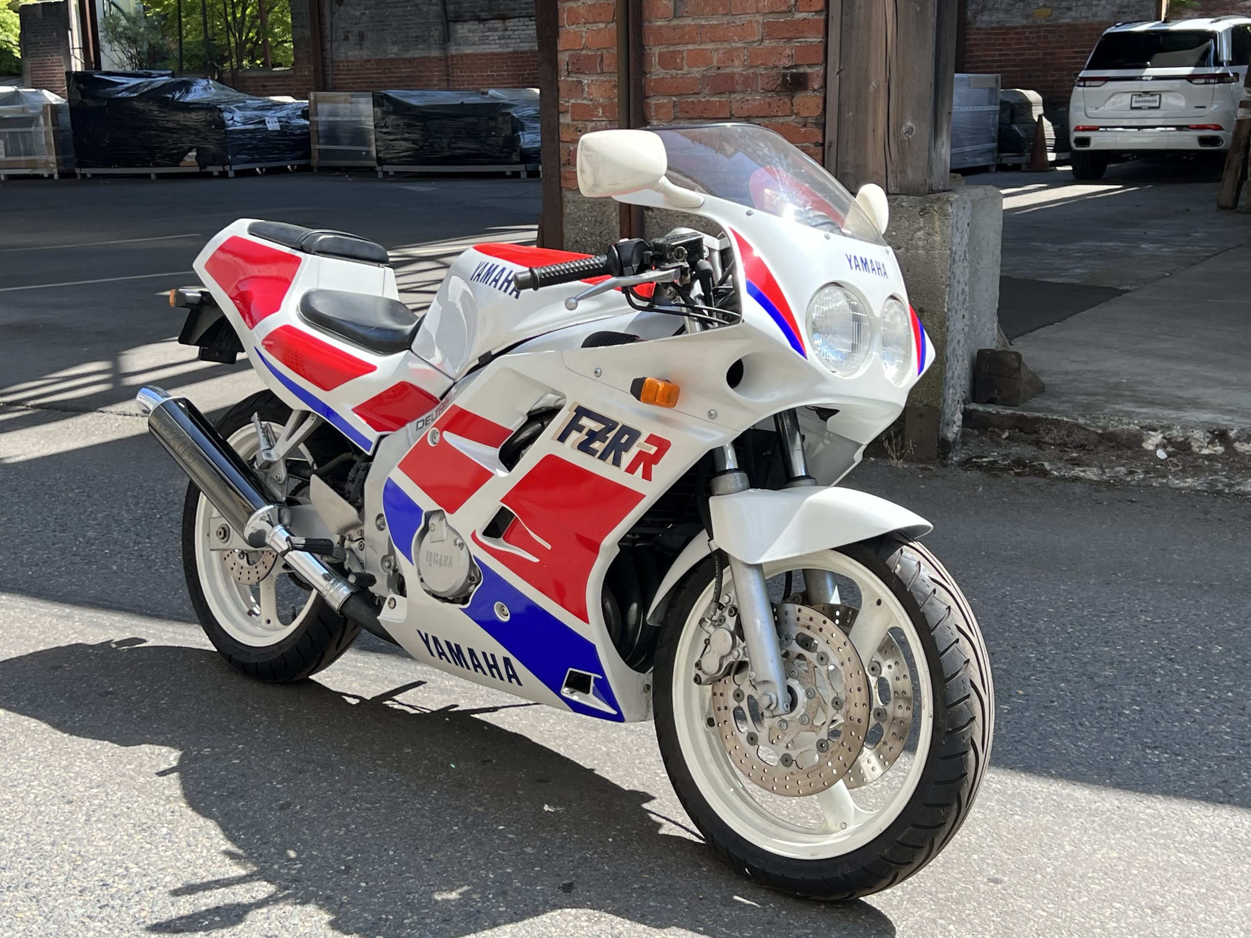 Yamaha FZR250R | AdamsGarage - SODO-MOTO