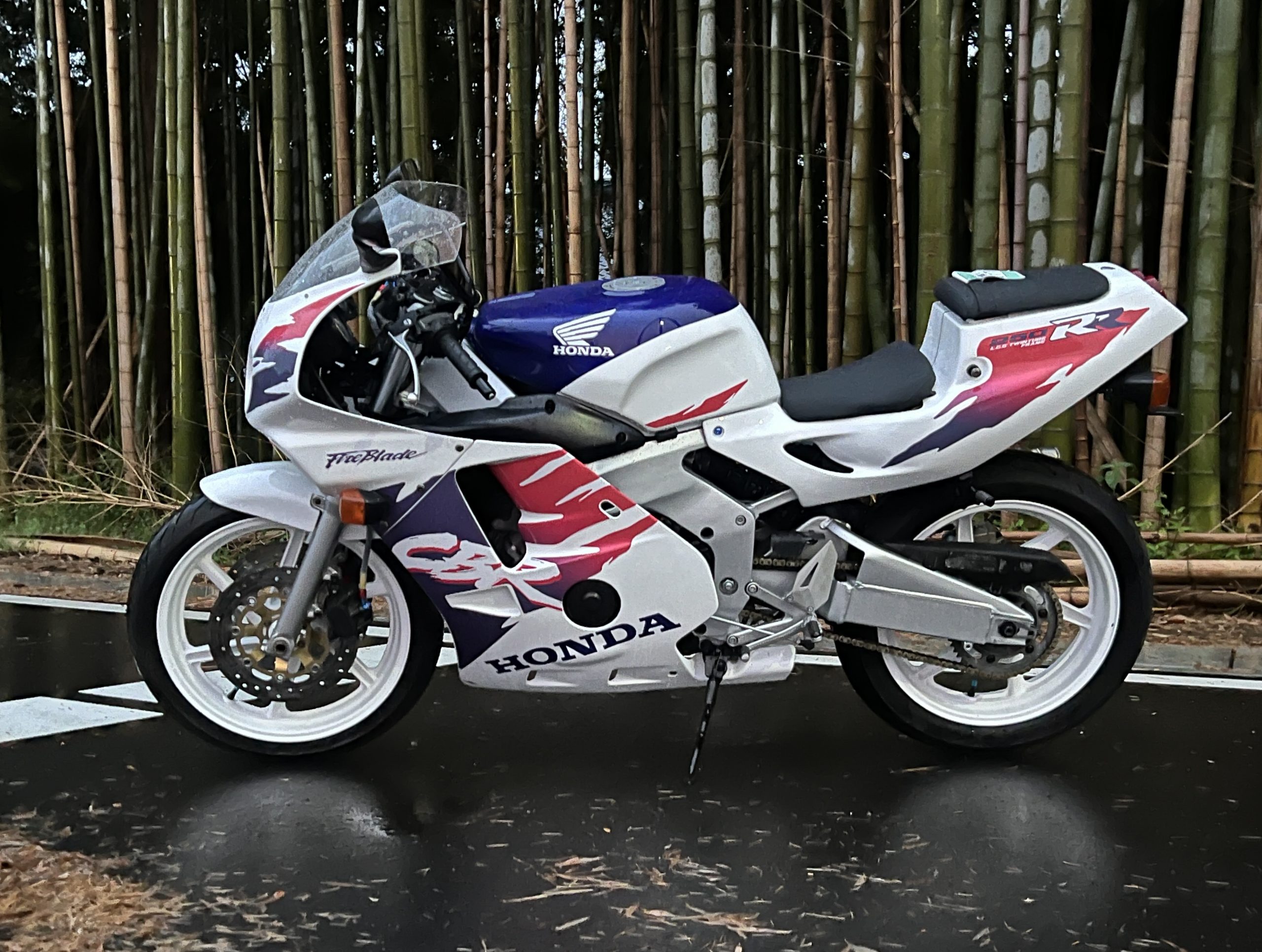 1990 Honda CBR250RR - MC22 | AdamsGarage - SODO-MOTO